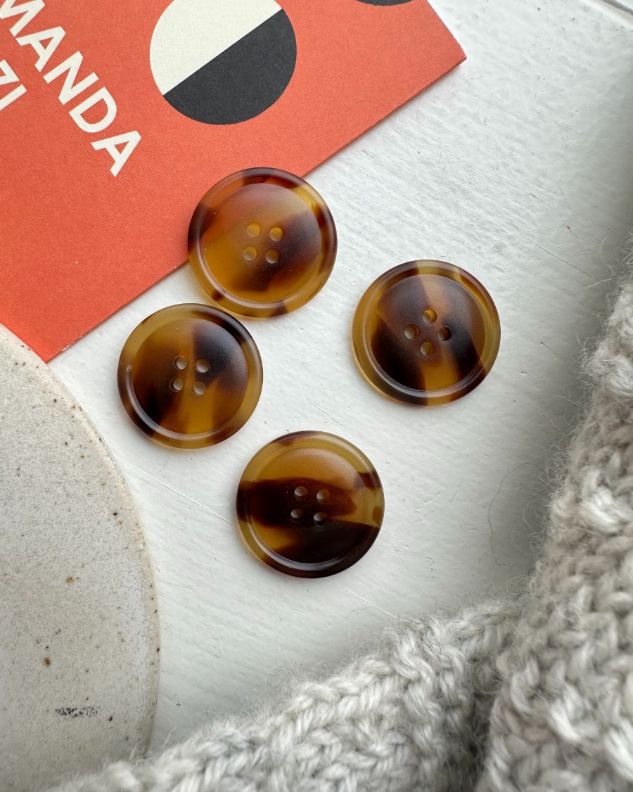 Galalith buttons Ø25 mm - Dark brown - 4 pcs – PetiteKnit