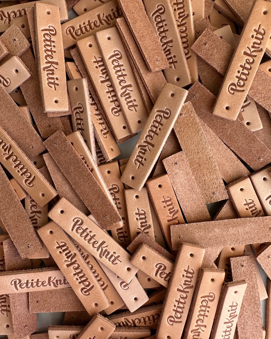 "PetiteKnit" leather label - Natural