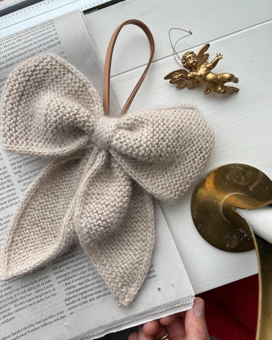 December Bow – PetiteKnit